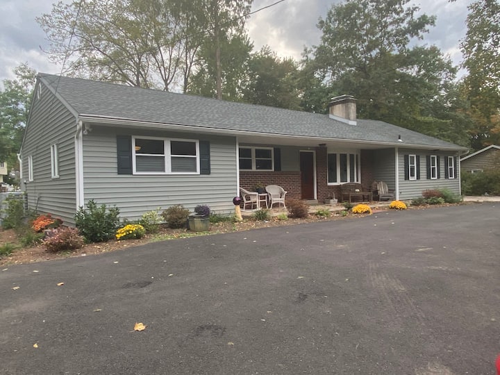 Covered Bridge Retreat Private Suite - Doylestown, PA