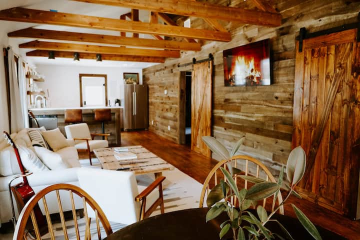 Hotopp Hutte | New Listing | 2 Blocks To Main St. - Fredericksburg, TX