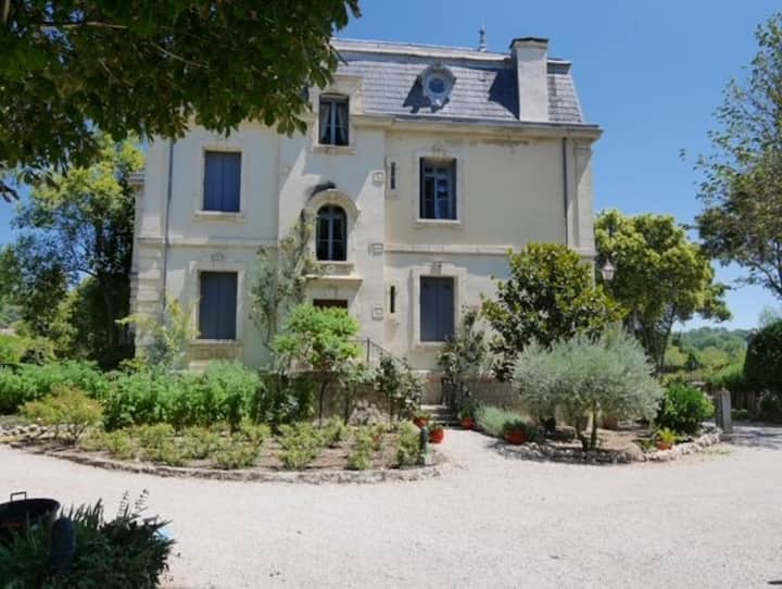 Appartement Dans Maison De Maître Classé 2 éToiles - Sommières