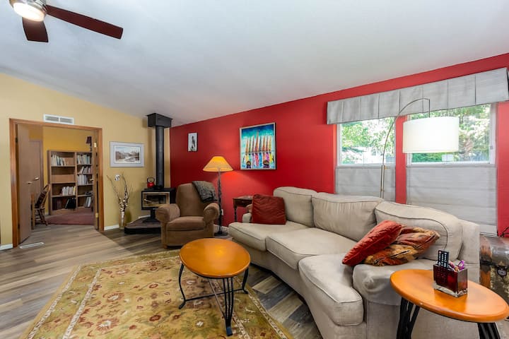 Quiet, Cozy 2 Bedroom In Bend - Bend, OR