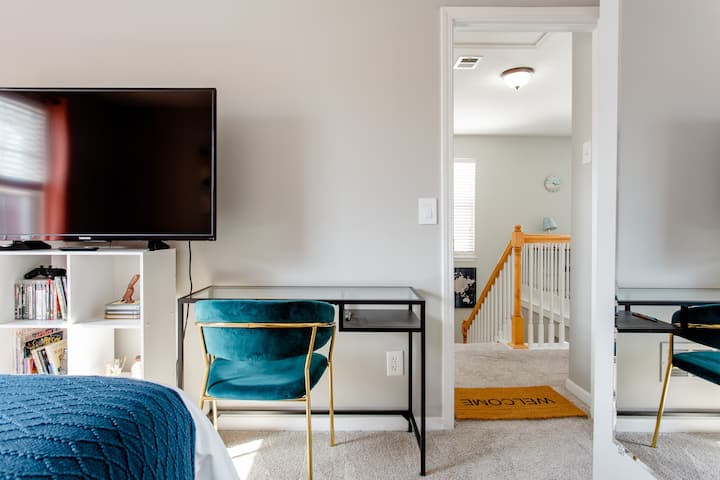 Private Bed & Bath. Easy Access To All Of Kc! - Liberty, MO