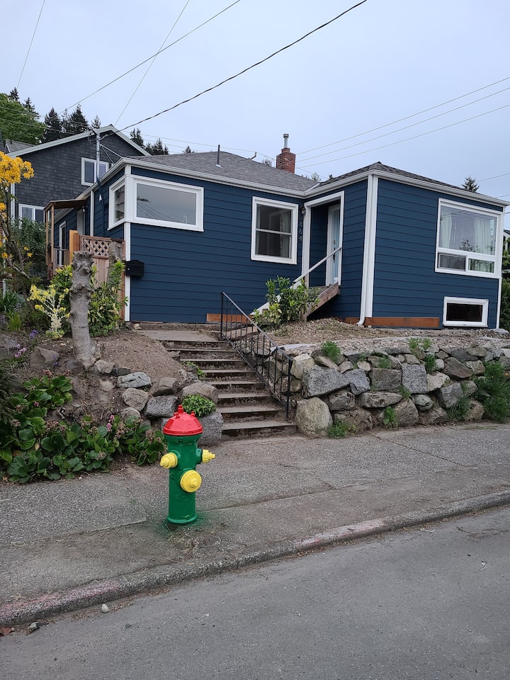Alki Beach Bungalow - Bainbridge Island, WA