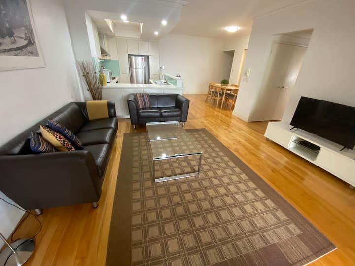 James Henty On Pakenham - Cottesloe