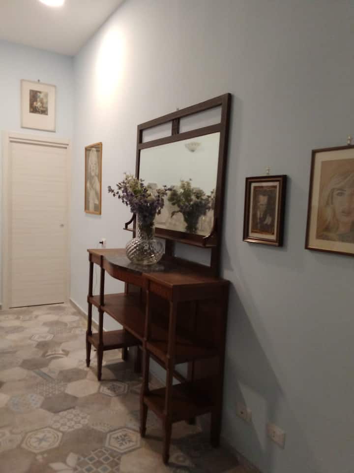 Pied-à-terre 24 Per Due Al Centro - Napoli