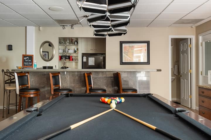 The Cave ~ An Adult Getaway With Luxe Amenities - Greensboro, NC