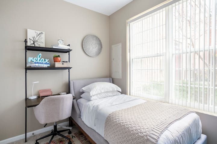 En Suite Petite❤apartment Feel For Room Price! - Alexandria, VA