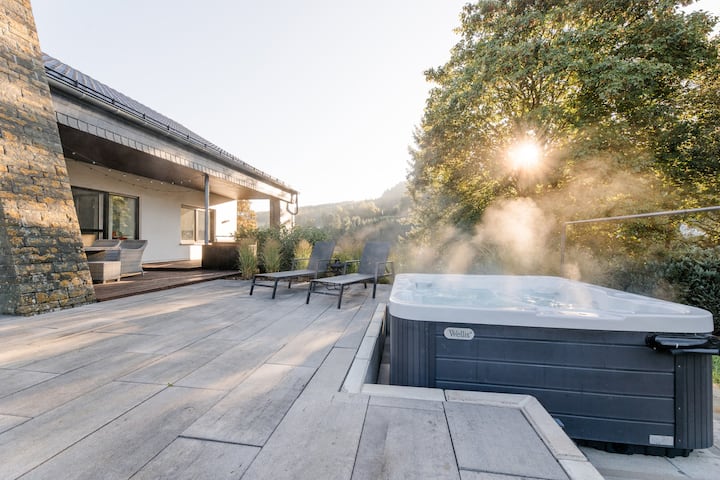 Whirlpool, Fasssauna, Wohnküche In Grossem Haus - Schmallenberg