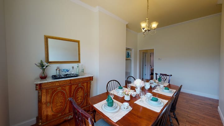 Beautiful Downtown Apartment With Park View Apt. A - Lake Craig, SC