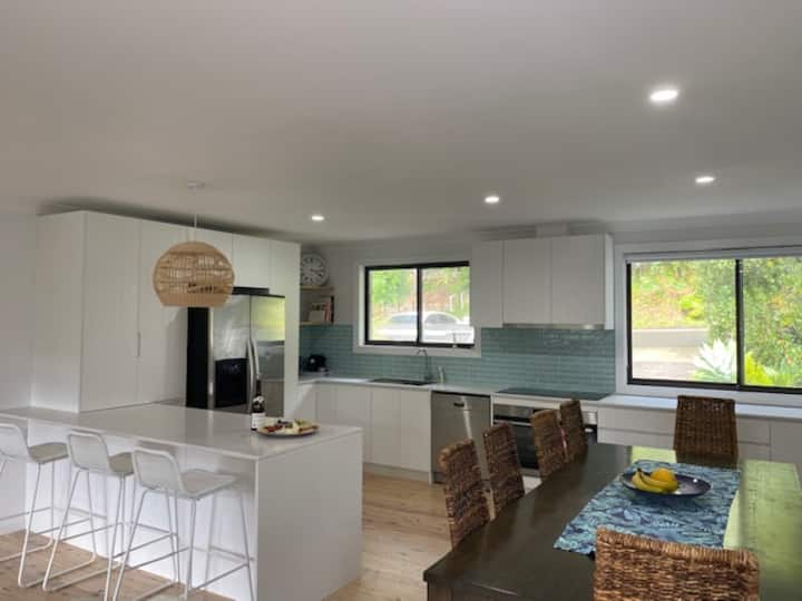 "Hello" Large Family Beach House - Outside Pets - Avoca Beach