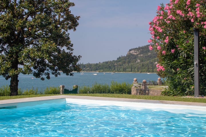 Elena Apartment With Lake View And Garden - Torri del Benaco