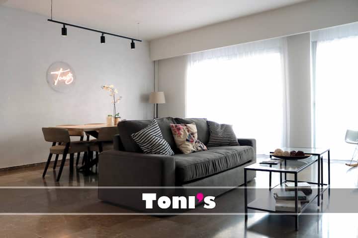 Toni's - Valhalla Of Thor In City Center - Athens