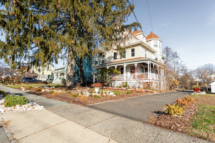 Large Space: 2nd & 3rd Floor In Vintage Home - Montclair, NJ