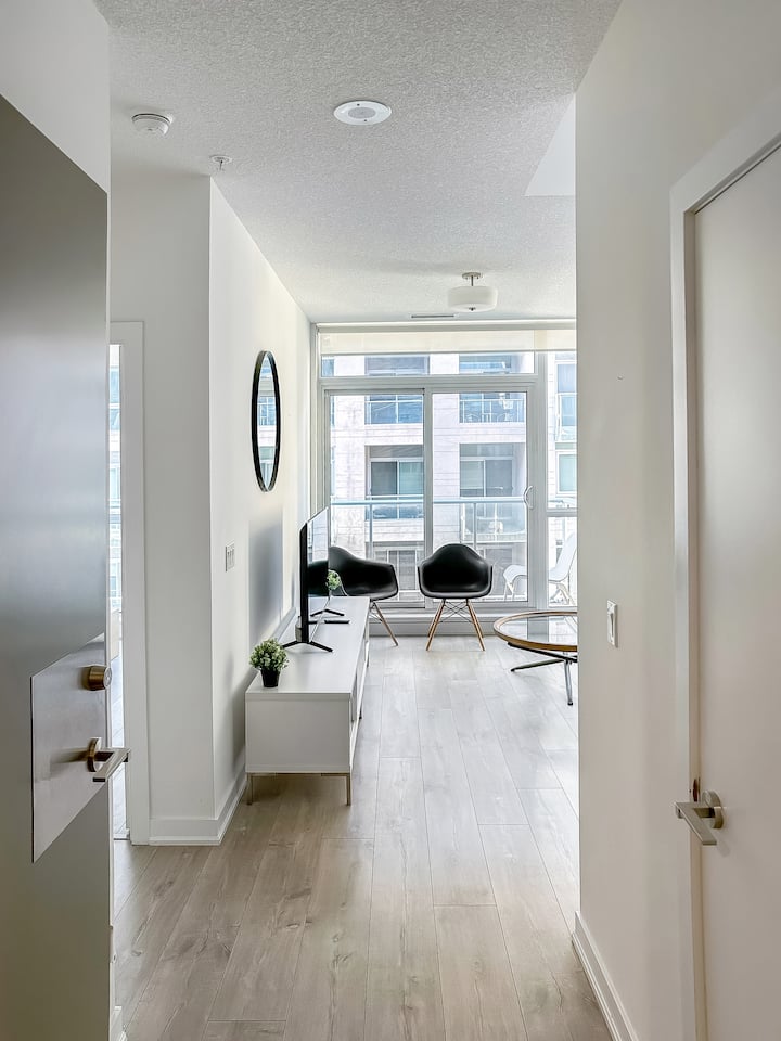 Luxurious | Modern | Spacious 1br+balcony Downtown - Toronto