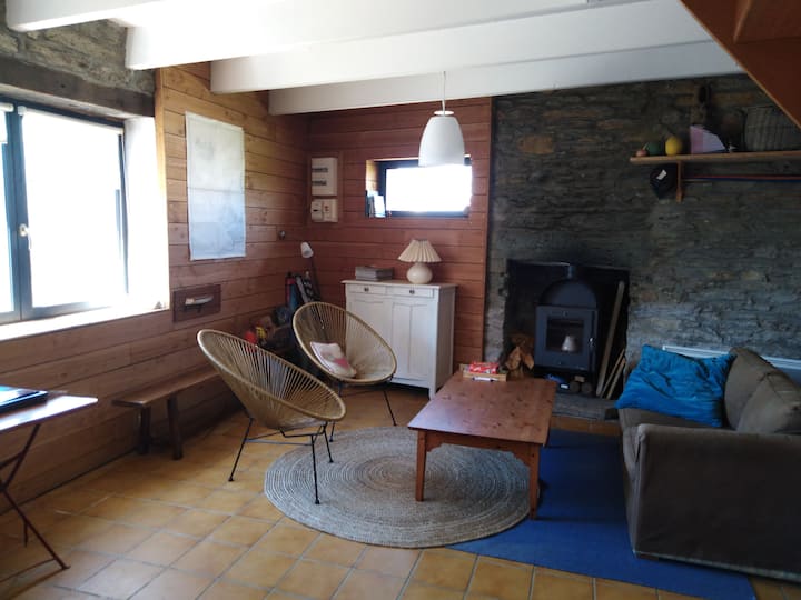Maison Traditionnelle De Pêcheur à Quéhello. - Plage de Locmaria