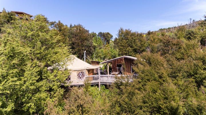 *Hot Tub!* Treehouse Yurt Retreat - Kaiteriteri