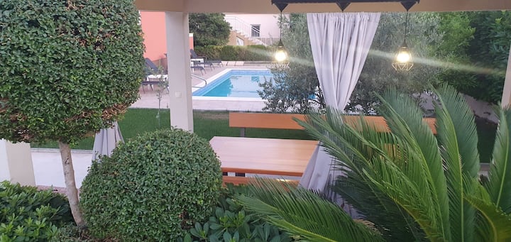 Apartments Tomo 1 - Seget Vranjica