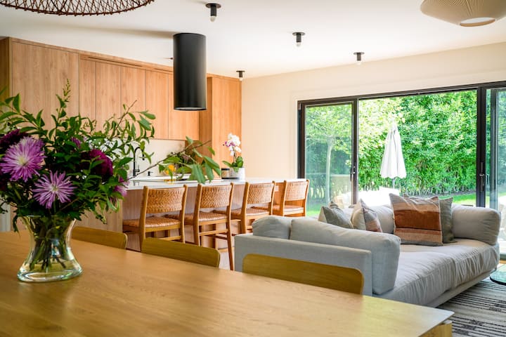 Modern Ditch Plains House, One Block To Beach - Montauk, NY