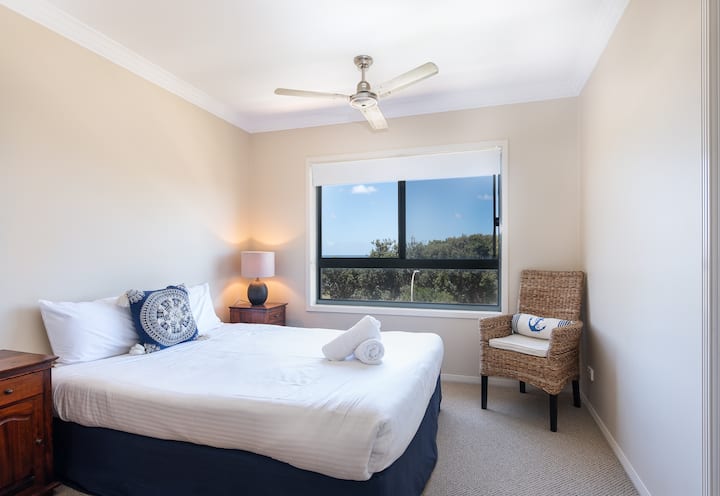 1/8 Breakers Complex- Lj Hooker Yamba - Yamba