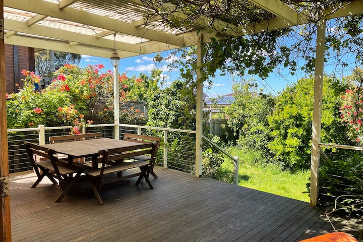 Large Family Home & Garden, Close To City - Melbourne