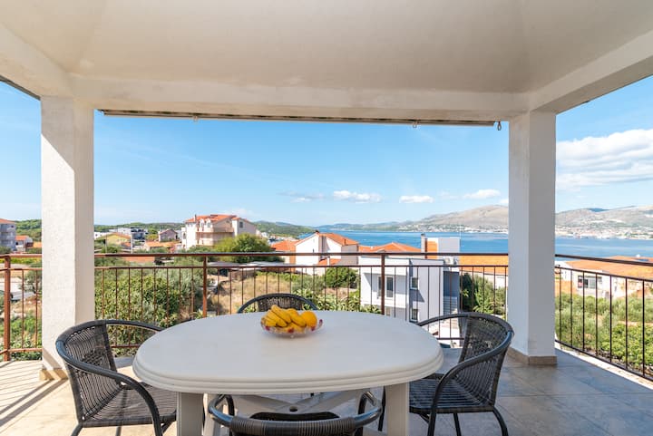 Kuzmanic 2 Two-bedroom Stay In The Heart Of Okrug Gornji - Okrug Gornji