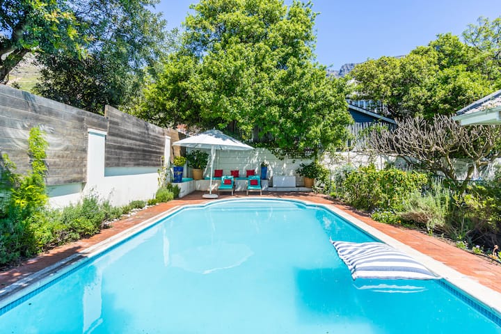 Gorgeous Central Family Home, Large Pool & Garden - Camps Bay