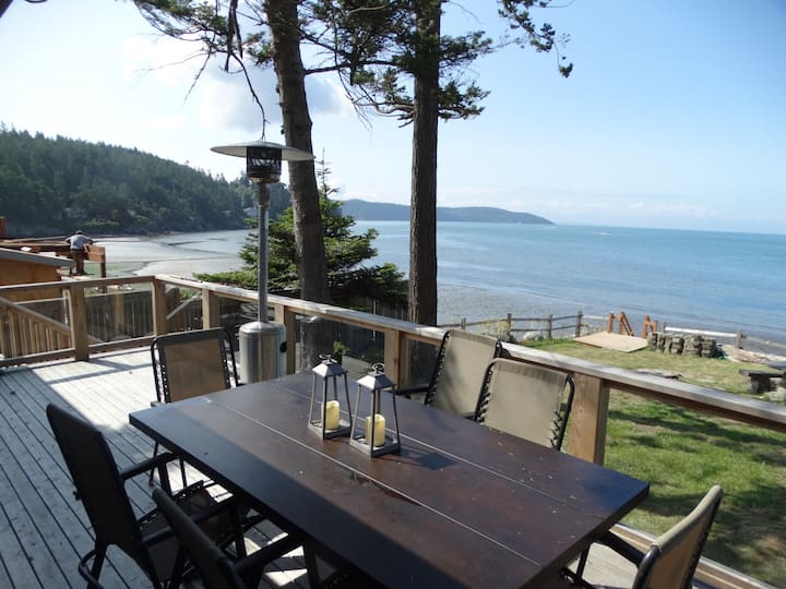 Serene Beachfront Cottage - Anacortes, WA