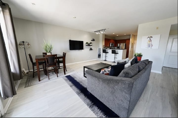 Close To It All!!! - Executive Resort Style Living - Santa Ana, CA