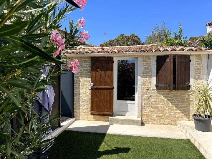 Logement Indépendant Avec Jardin Et Stationnement. - Bandol