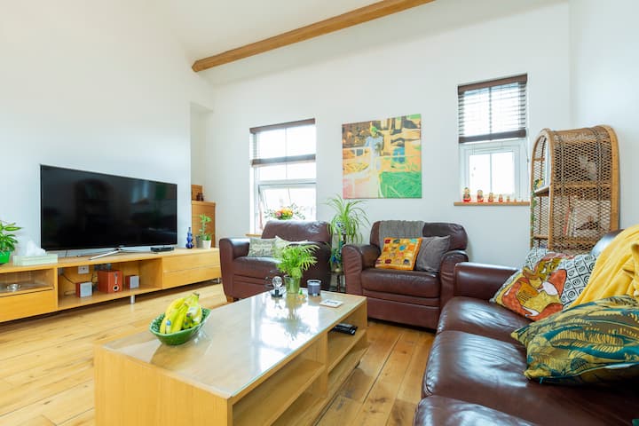 Modern Bespoke Pvt Room (4) | City Centre - Leeds