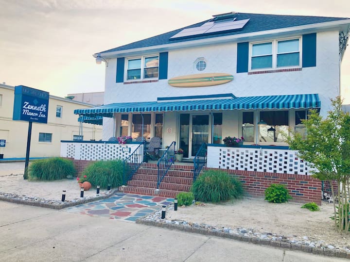 Retro Revival Queen Room 1 Blk To Beach & Boards - Sea Isle City, NJ