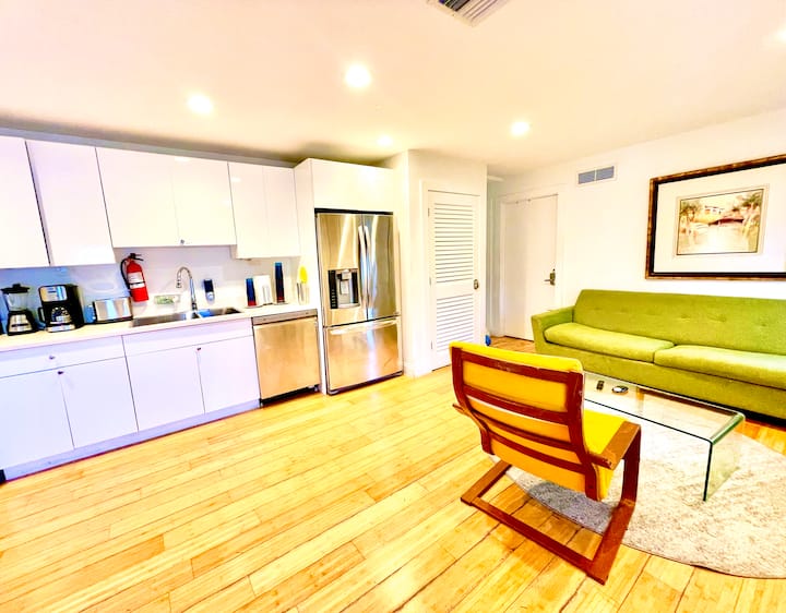 12 Guests Luxurious South Beach Suite - Miami Beach, FL