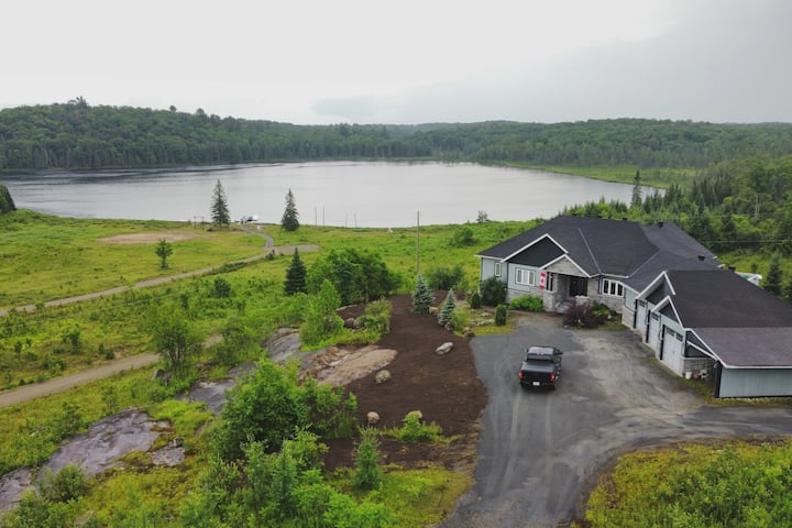 Sims Lake Cottage --- Private Lake In Muskoka - Huntsville