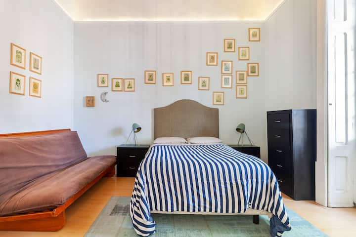 Habitación La Luna En Casa De Inicios Del Siglo Xx - México