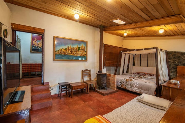 Colonial Cottage - Your Home Away With Kitchen - Kodaikanal