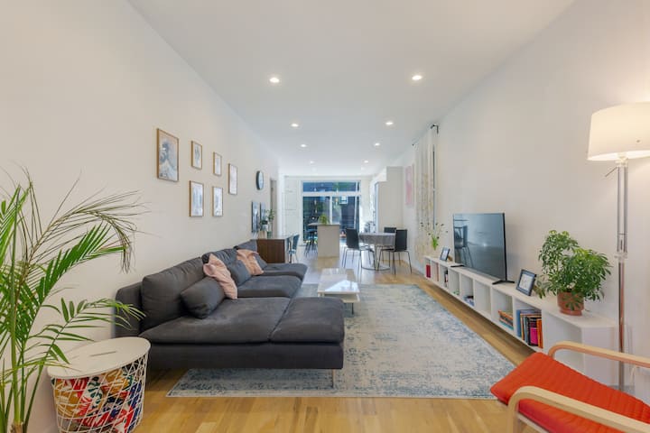 Modern Ukrainian Village 2 Bed 2 Bath Apartment - Chicago, IL