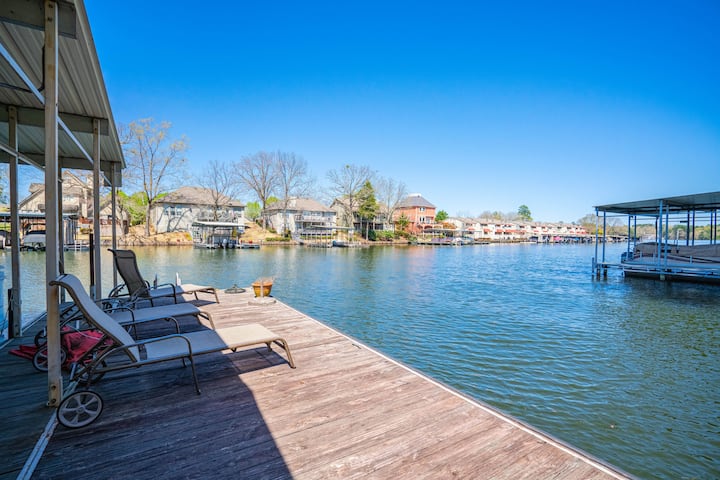 Custom Lakefront House W/slip! Great Location - Hot Springs, AR