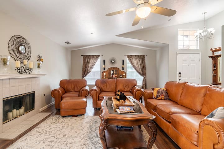 Spacious 3br • Big Yard • Dog-friendly • Superhost - Bloomington, CA