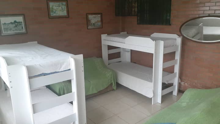 Quarto Para Estadia! 20 Minutos Da Praia Da Barra - Río de Janeiro