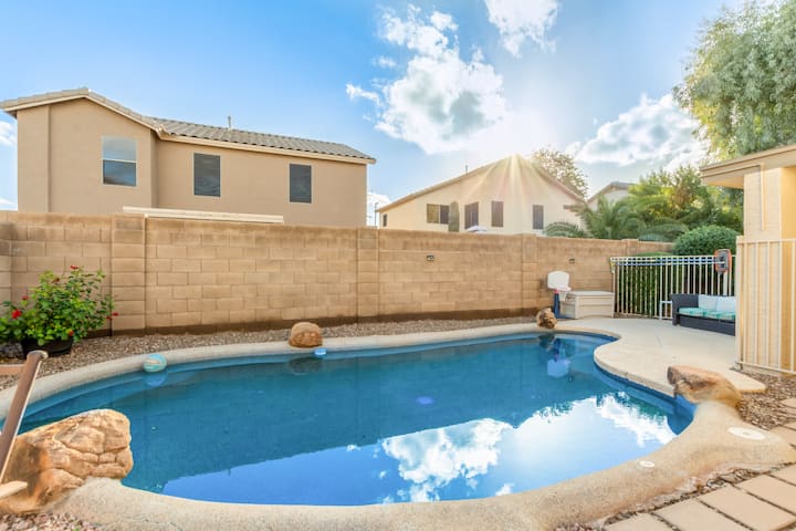 Gilbert Blue Oasis Fenced Pool 5br Family Friendly - Gilbert, AZ