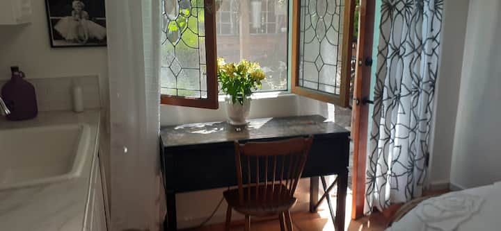 Paradise Venice Bungalow - Los Angeles, CA