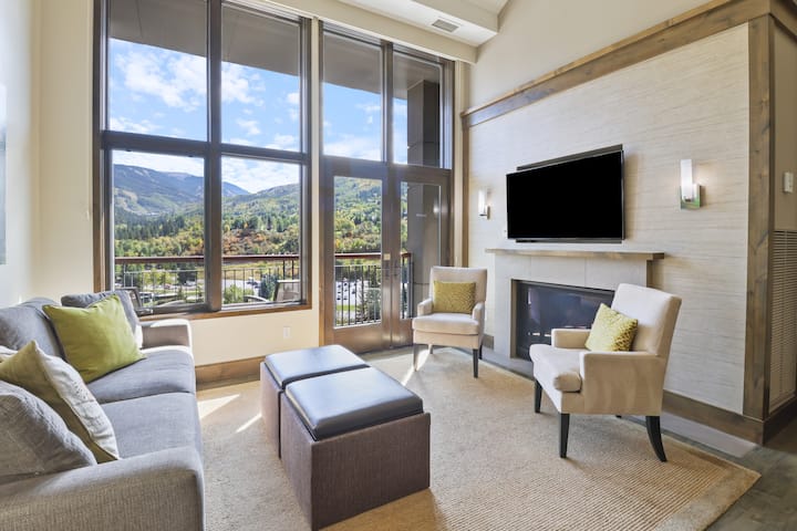 Riverfront Resort Penthouse Residence Ski In/out - エイボン, CO