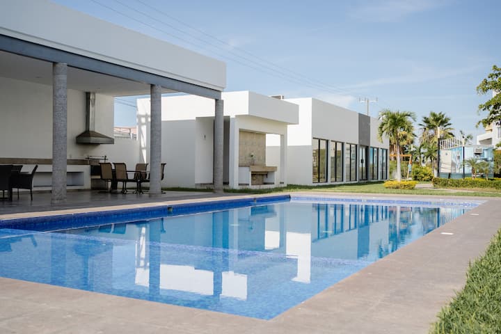 Moderno Departamento A 5 Minutos De La Playa - Mazatlán