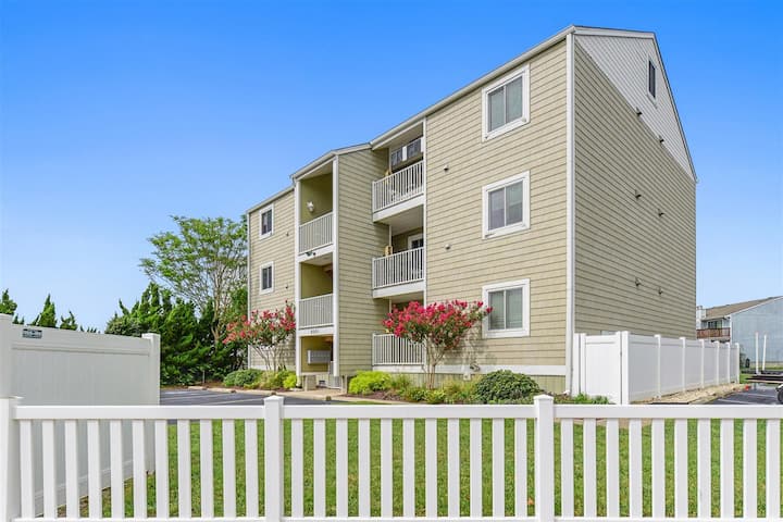 Vibrant Bay-side Condo With Views Of The Water - Ocean City, MD
