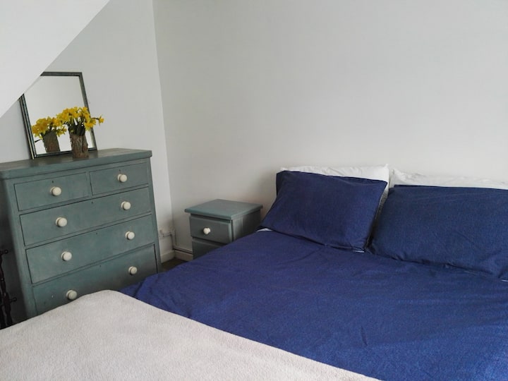Private Double Room In Stroud, Gloucestershire - Stroud
