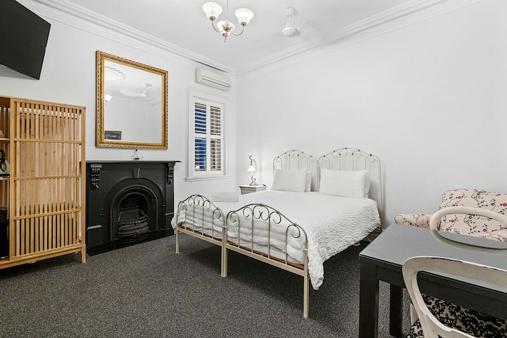 Room 3 King En-suite Ground Level - Fremantle