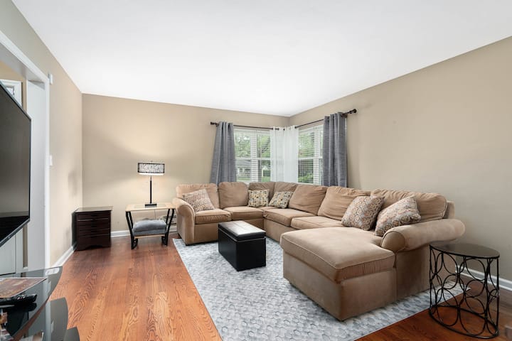 Walking Distance To Notre Dame, Spacious 4bd House - Notre Dame, IN