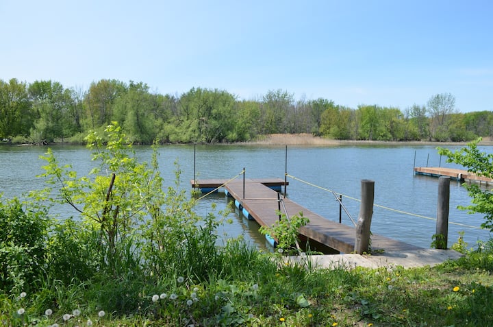 Chez Bibi Batchelor Bord De Rivière - Dorval