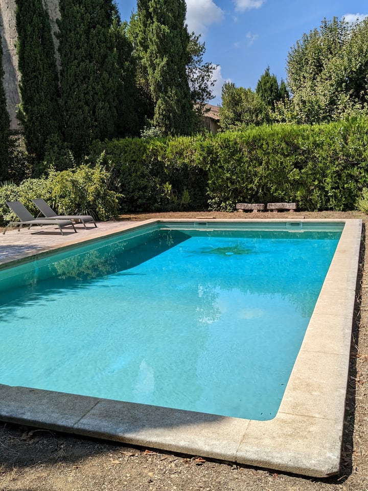 Charmante Maison T2 Dans Un Grand Jardin Ombragé - Calvisson