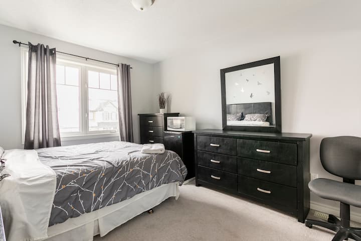 Modern And Cozy Private Room! - Ottawa