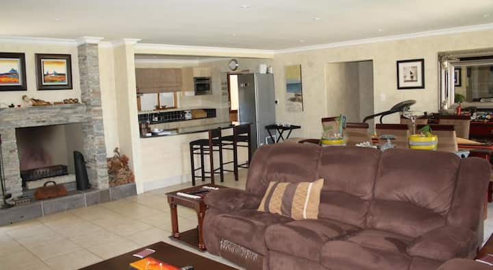 Aqua View 27/29 Deneysville.vaal Dam
Self-catering - Deneysville